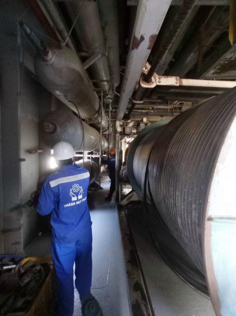 Soi Camera Kiểm Tra Bên Trong Các Bình Khí Cao Áp Trên Tàu DEEP VENTURE VESSEL - Thành Đạt Phát